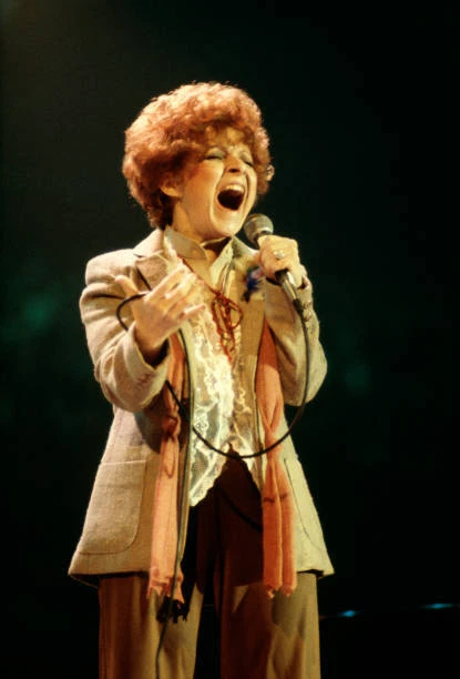 SINGER BRENDA LEE Performs Live On Stage 1980s OLD MUSIC SINGER PHOTO 1 ...