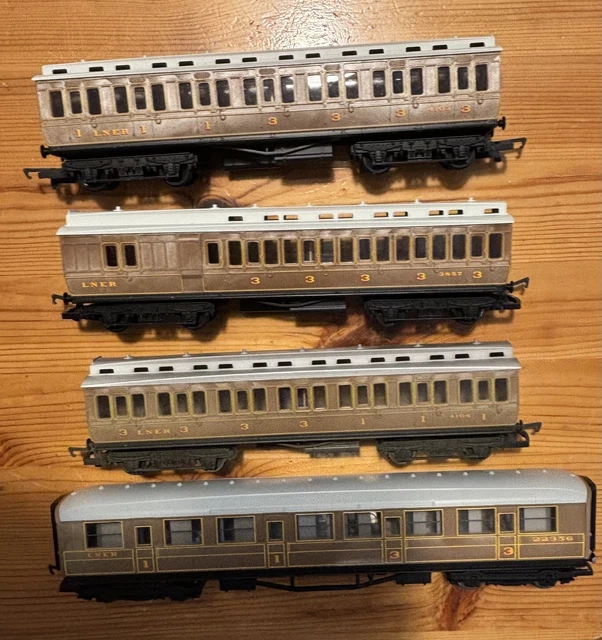 HORNBY 00 LNER clerestory teak. Coaches x4 and one corridor teak ...