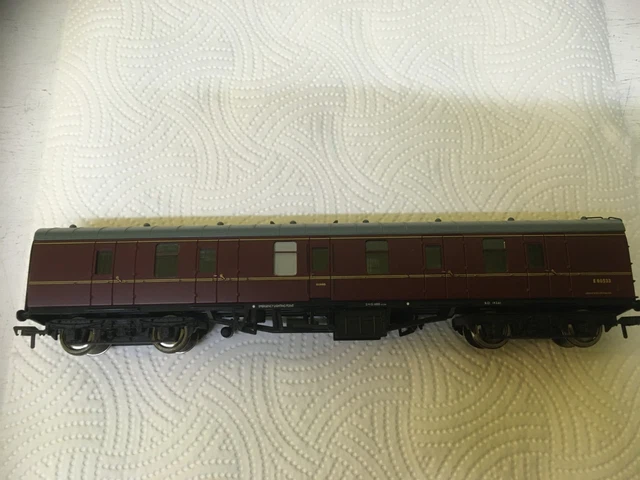 LOT..076Z....OO GAUGE BACHMANN MK1 MAROON COACH....E80533..FULL BRAKE ...