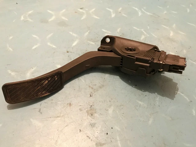 ORIGINALE FORD FIESTA ACCELERATORE PEDALE GAS ACCELERATORE PARTE RHD n ...
