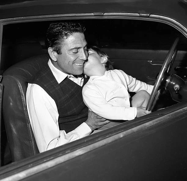 ITALIAN ACTOR RAF Vallone Posing With His Daughter 1 Film Star Old ...