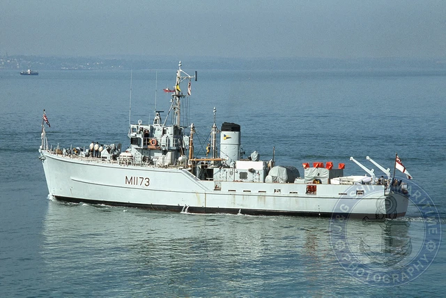 ROYAL NAVY TON Class Minesweeper HMS POLLINGTON M1173 - 6X4(10X15 ...