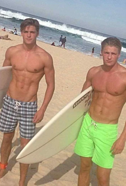 Shirtless Male Muscular Bare Foot Surfer Beach Dude Beefcake Photo 4x6