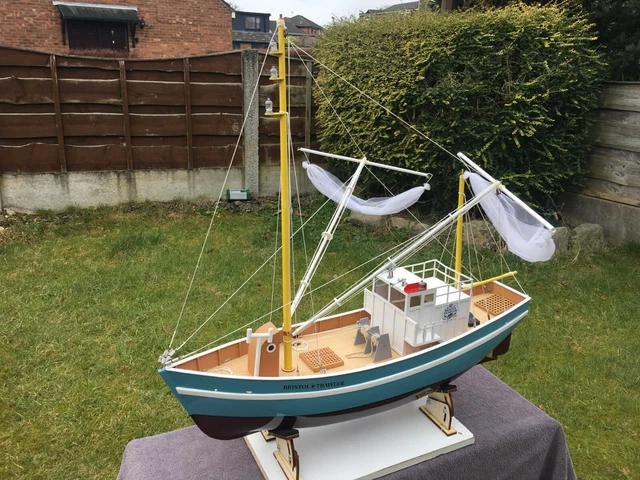 1960'S PERIOD COSTAL TRAWLER 1/18 SCALE MODEL RADIO CONTROLLED BOAT ...