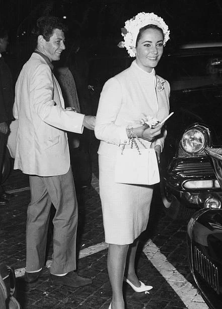 ACTRESS ELIZABETH TAYLOR wearing skirt suit & flower hat & husband s ...