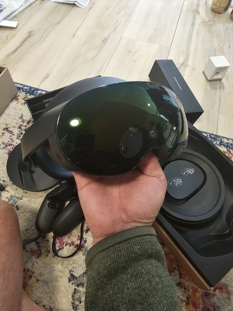 META QUEST PRO 256GB VR Headset with Touch Pro Controllers- UNOPENED ...