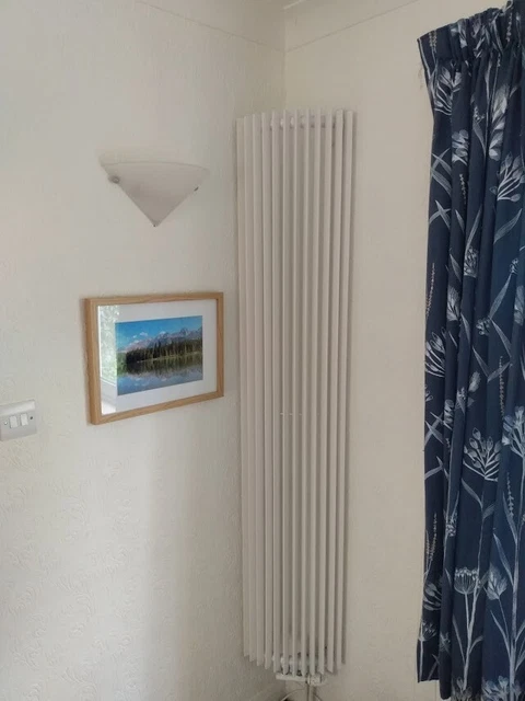DESIGNER CORNER CURVED Quadrant Radiator, White with TRV and brackets ...