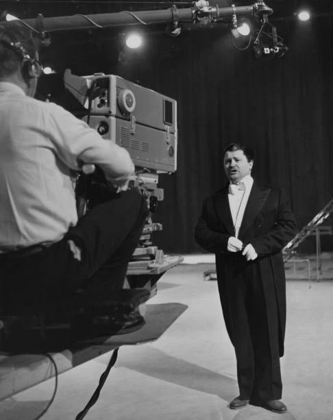 WELSH COMEDIAN AND Singer Harry Secombe Old Photo $9.00 - PicClick AU