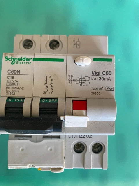 SCHNEIDER DISJONCTEUR DIFFÉRENTIEL 30mA AC 26509 2P C60N C16 24202 EUR 27,90 - PicClick FR