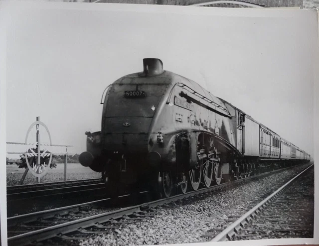 EA08 - 043 - LNER - Photo (8x6) - Class A4 Pacific 4-6-2 Sir Nigel Gresley 60007 £14.95 ...