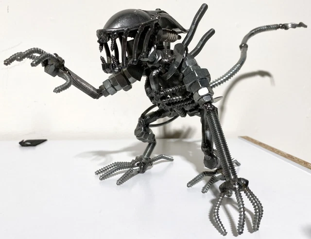 HR GIGER ALIEN Xenomorph Metal Sculpture Model Scrap Art Industrial ...