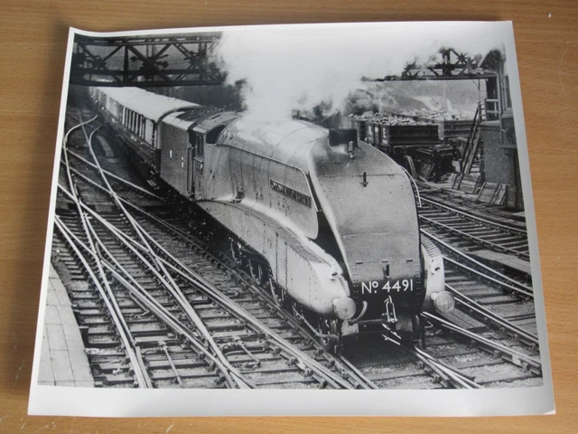 LNER A4 4491 Commonwealth of Australia Leaving Station - Large Print 12 ...