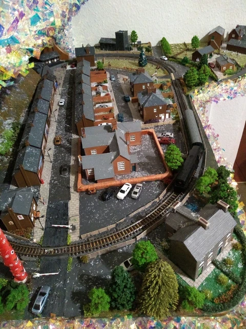 N GAUGE MODEL Train Layout with lights includes train transformer ...