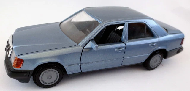 CURSOR MODEL 1084 Mercedes Benz 200-300E 200D-300D hellblau metallic 1/ ...