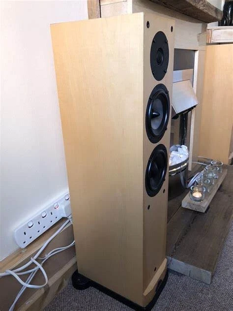 SPENDOR S5E HI fi speakers maple floor standing used excellent ...