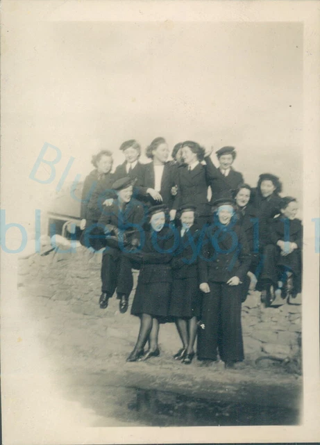 WW2 HMS PEEWIT WRNS Woman's Photo 1945 platoon sized group 3.4*2.4" £14 ...