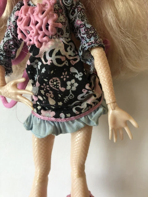 MONSTER HIGH DOLL Camera Action Hauntlywood Viper one Gorgon Doll And ...