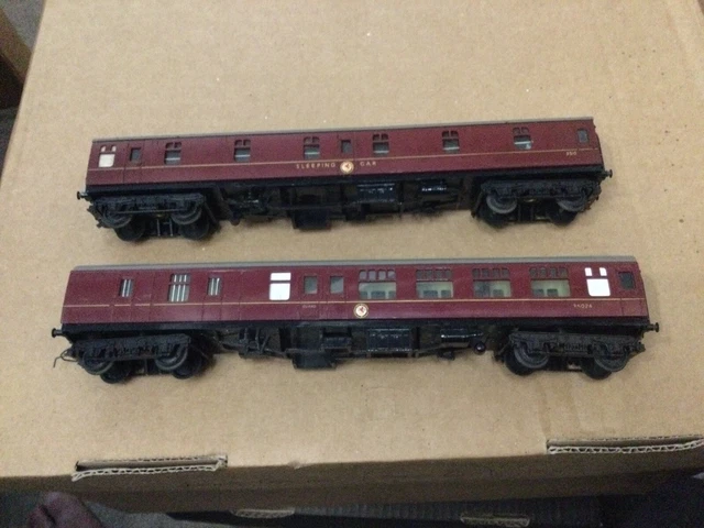 TRIANG R423 GUARD/ 2nd Coach. R339 Sleeping Car. Both Have Coupler’s ...