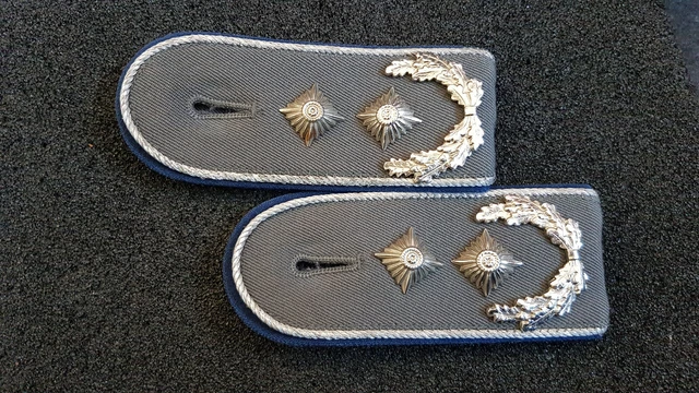 (RS) BUNDESWEHR SHOULDER flaps officer paramedic lieutenant colonel ...