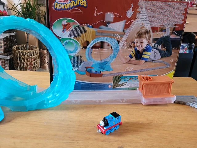 THOMAS THE TANK Engine Thomas & Friends adventures shark escape play ...