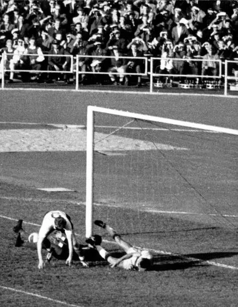 GROUND COMBAT FOR ball which Brazilian goalkeeper Gilmar has b- 1958 ...