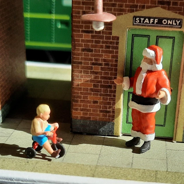 OO SCALE FATHER Christmas Santa Claus Figure Professionally Hand ...