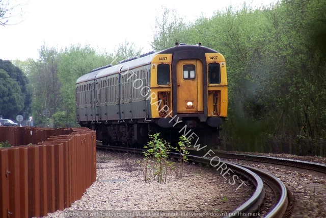 RAILWAY PHOTO 7X5 3CIG 1497 Freshwater approaching level crossing ...
