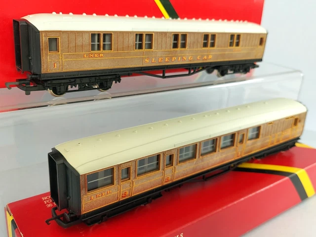 OO GAUGE HORNBY R479 LNER Sleeping Car & R436 LNER Brake Composite ...