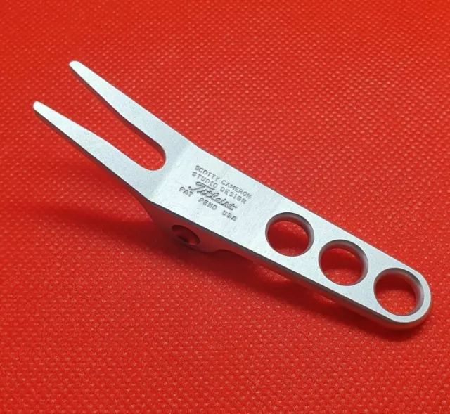 NEW SCOTTY CAMERON Titleist Red Dot Divot / Pivot Repair Tool - Free UK ... NEW SCOTTY CAMERON Titleist Red Dot Divot / Pivot Repair Tool - Free UK ...