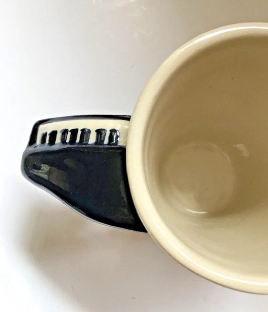 CERAMIC PIANO KEYBOARD Handle Treble Clef Music Notes Coffee Mug Beige ...