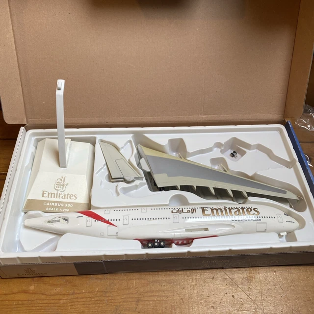 EMIRATES AIRLINES AIRBUS A380-800 (A6-EDA) Aircraft Model 1:200 Pre ...