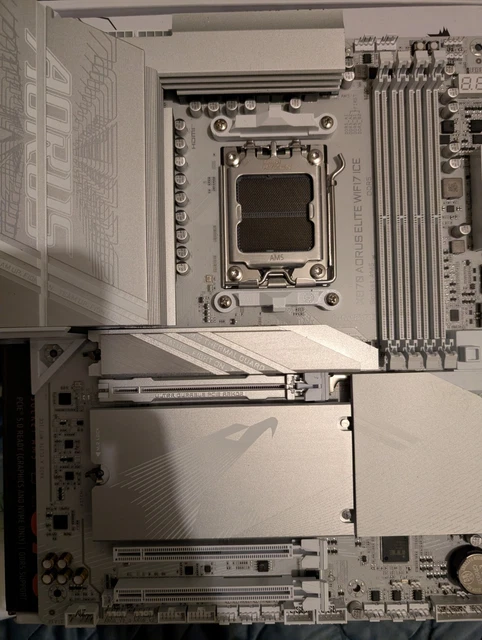 GIGABYTE X870 AORUS Elite WIFI7 AMD Ice (damaged connector) £21.50 ...