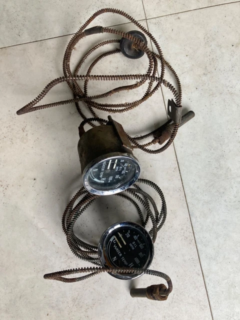 MGB / MGB GT OIL PRESSURE GAUGES (2) SMITHS 1301/21 CHROME BUMPER CARS ...