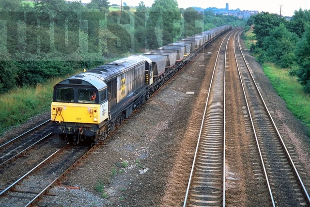 35MM SLIDE BR British Rail Diesel Loco Class 58 58019 1992 Original £4. ...