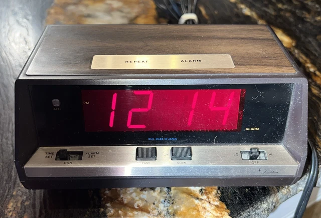 VINTAGE SEARS ROEBUCK Tradition Digital Alarm Clock from the 1970s ...