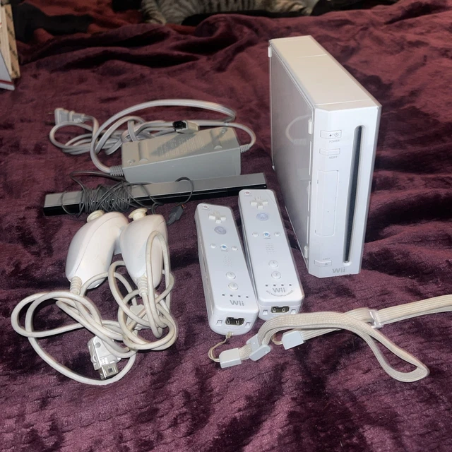 NINTENDO WII CONSOLE RVL-001 Gamecube Compatible 2 Controller Nunchuck ...