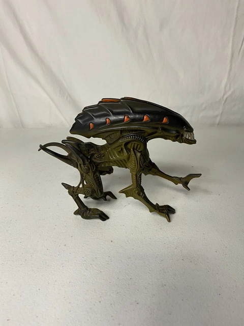 VINTAGE 1994 KENNER Fox Aliens Wild Boar Xenomorph Attack Spikes Figure ...