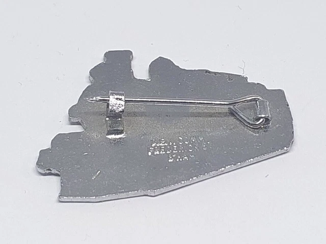 VICTORIAN RAILWAYS VR D3 Class Locomotive Train Vicrail Badge / Pin $24 ...