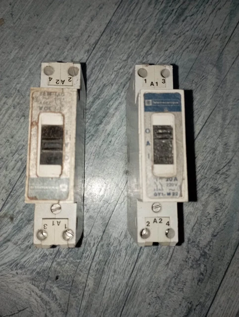 CONTACTEUR JOUR ET nuit 20A 220v telemecanique GY1M22 GY1-M22 EUR 28,00 ...