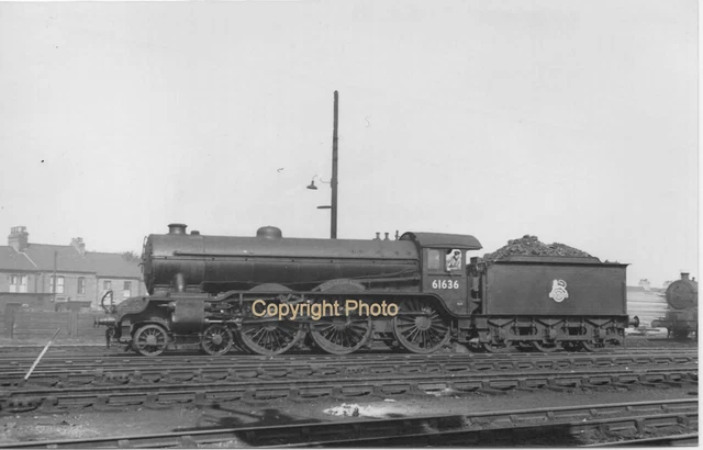 PHOTO - LNER B-17 No.61636 'Harlaxton Manor' at Cambridge £1.99 ...