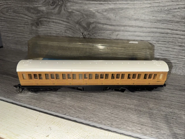 GRAHAM FARISH FIRST Third composite coach 75674 in LNER Teak OO Gauge £ ...
