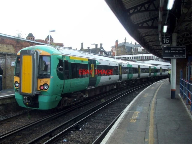 PHOTO CLASS 377 Electrostar 4-Car Emu No 377 211 At Clapham Jct On A ...