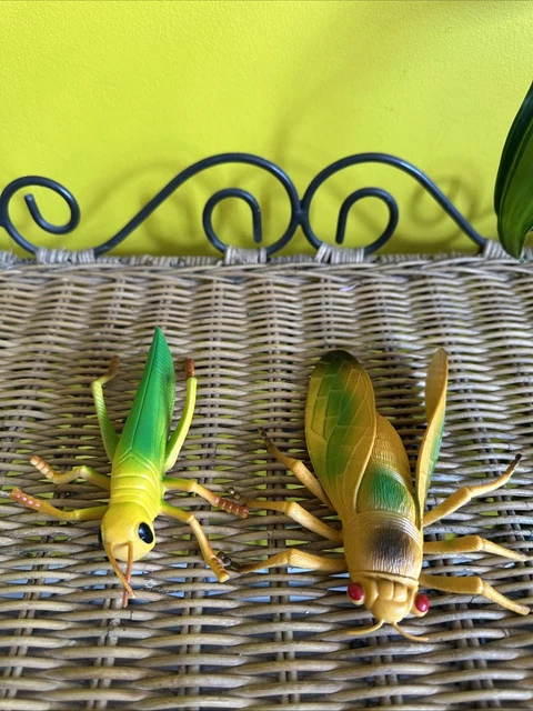 VINTAGE TOYS R Us Exclusive Scary Large Toy Bug in yellow and green. £9 ...