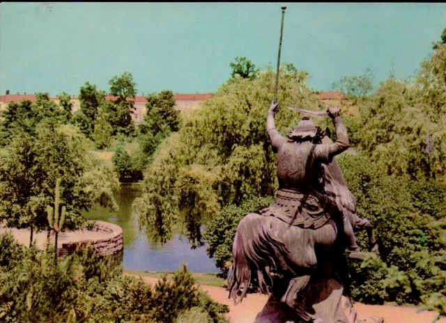 DDR-POSTKARTE AUS BERLIN mit Kriegerdenkmal im Volkspark Friedrichshain ...