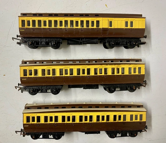 RARE VINTAGE TRI-ANG Hornby 00 Guage 3 Coach set. GWR with clerestory ...