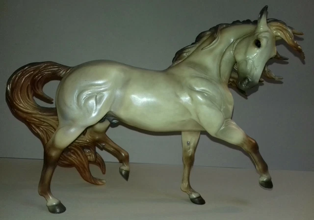 BREYER HORSE &ESPRIT LUSITANO" red roan. traditional model 717 EUR 329 ...
