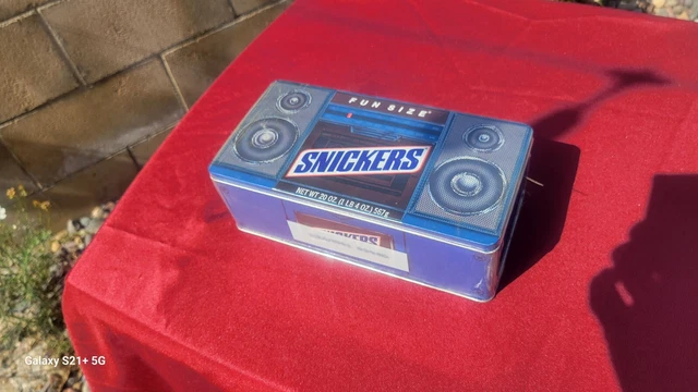 VINTAGE 1990 SNICKERS Brand Family size candy bar Boombox Tin Locker ...