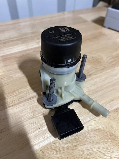 MERCEDES BENZ W205 C Klasse Adblue Förderpumpe A0004700400 EUR 150,00 ...