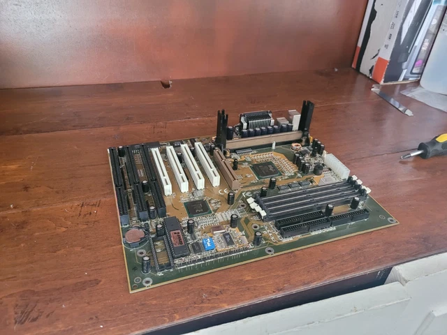 GIGABYTE GA-686LX MOTHERBOARD SLOT 1 ATX AGP PCI ISA IDE SD intel 440 ...