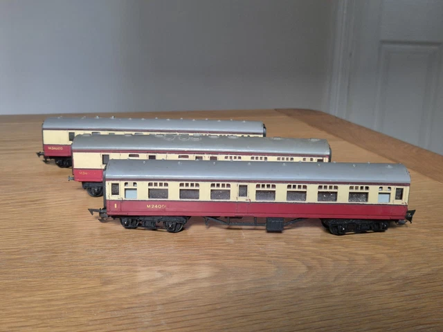 BR COACH SET. x3 M34000 M24001 maroon and cream. OO guage £5.45 ...